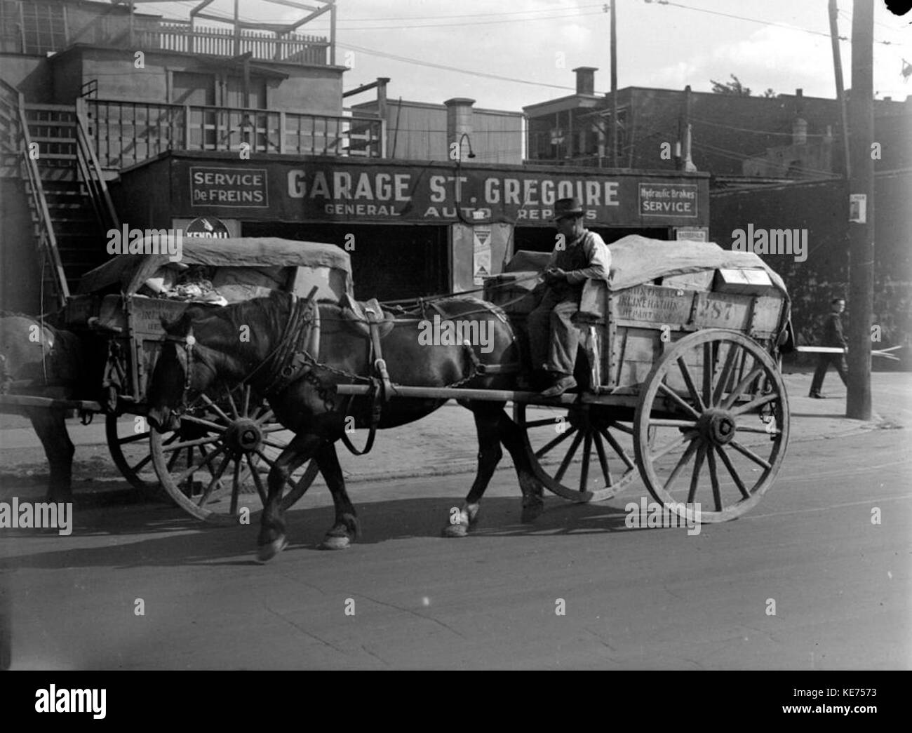 Horse drawn garbage collection hi-res stock photography and images - Alamy