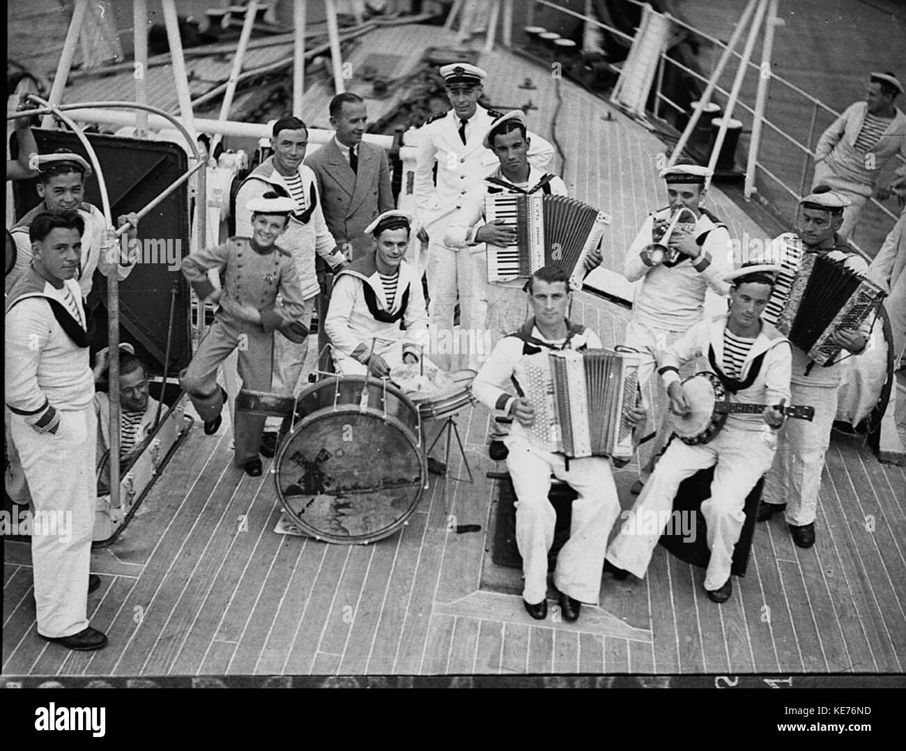 22167 2UW artists onboard French ManoWar taken for Grace Bros Ltd Stock ...