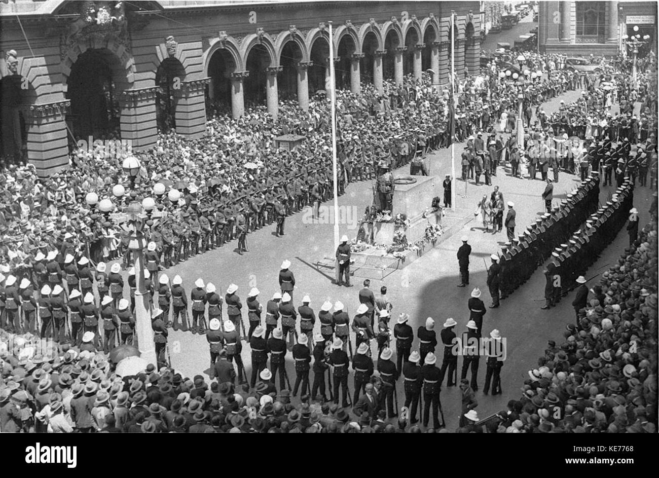 Cenotaph ceremony hi-res stock photography and images - Alamy