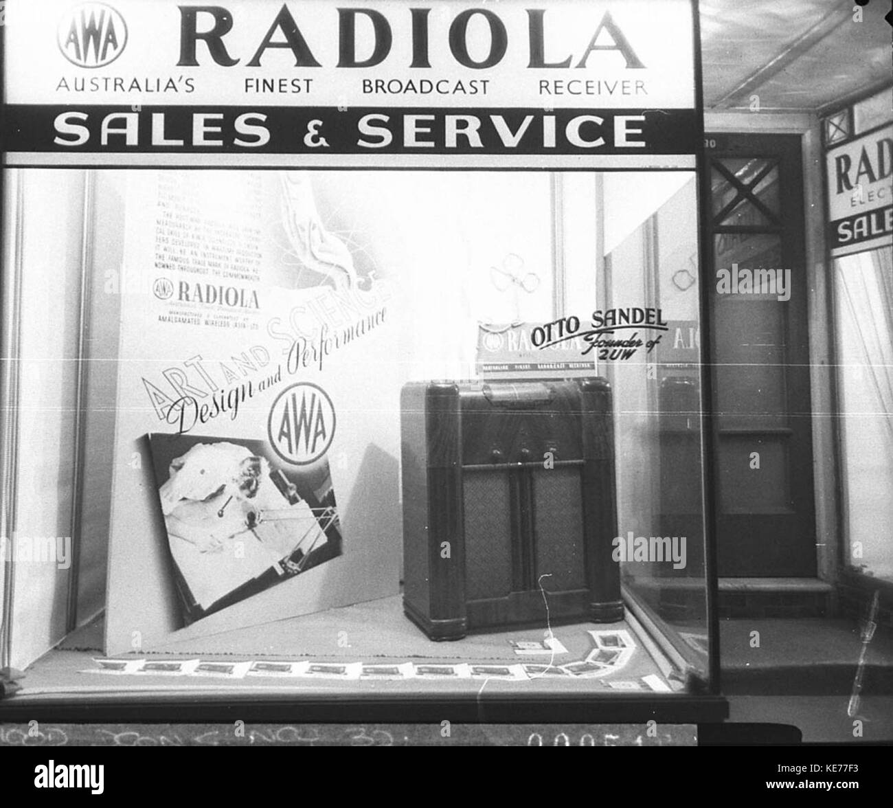 Historical radios Black and White Stock Photos & Images - Alamy