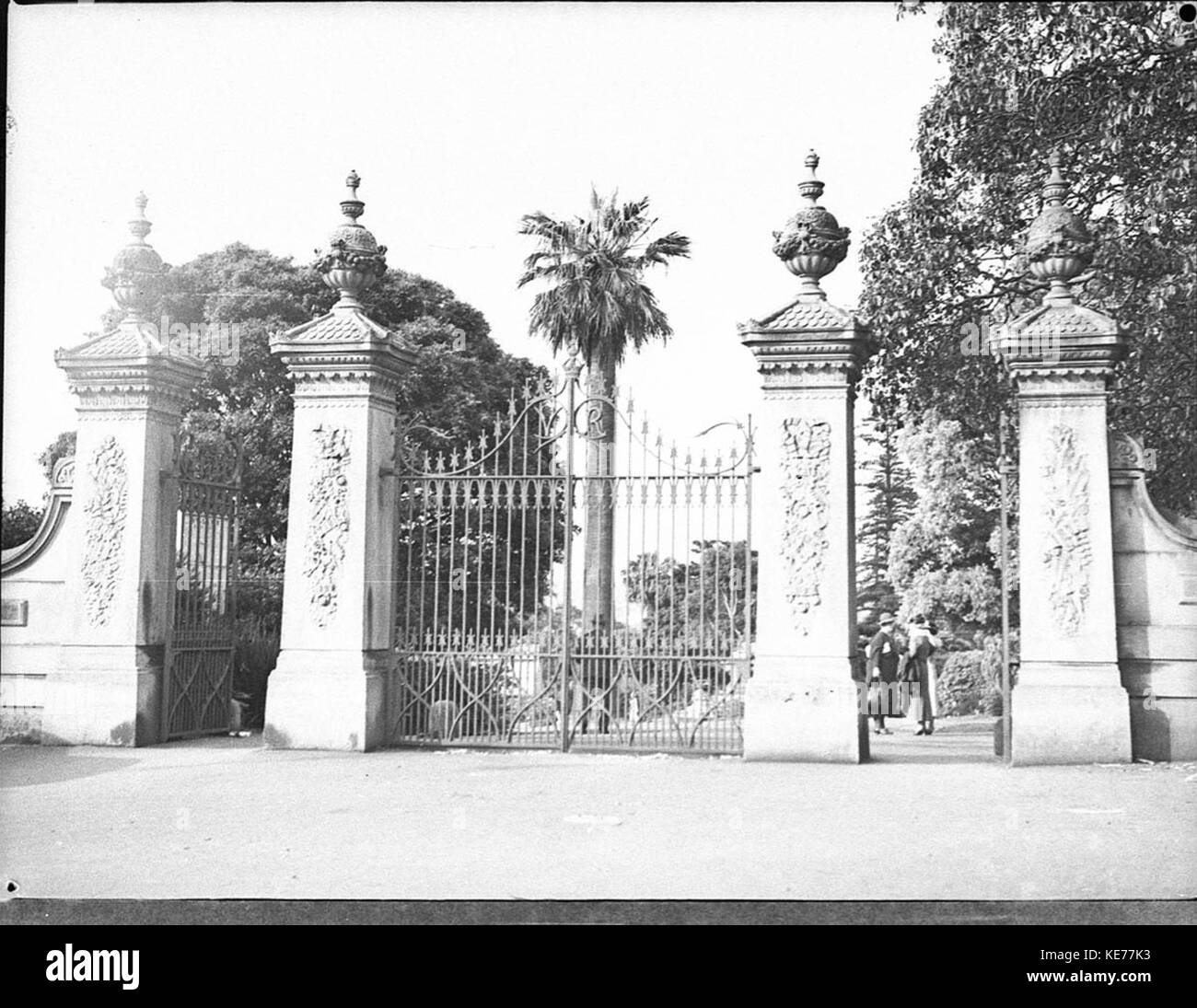 21572 Botanic Gardens gates Stock Photo - Alamy