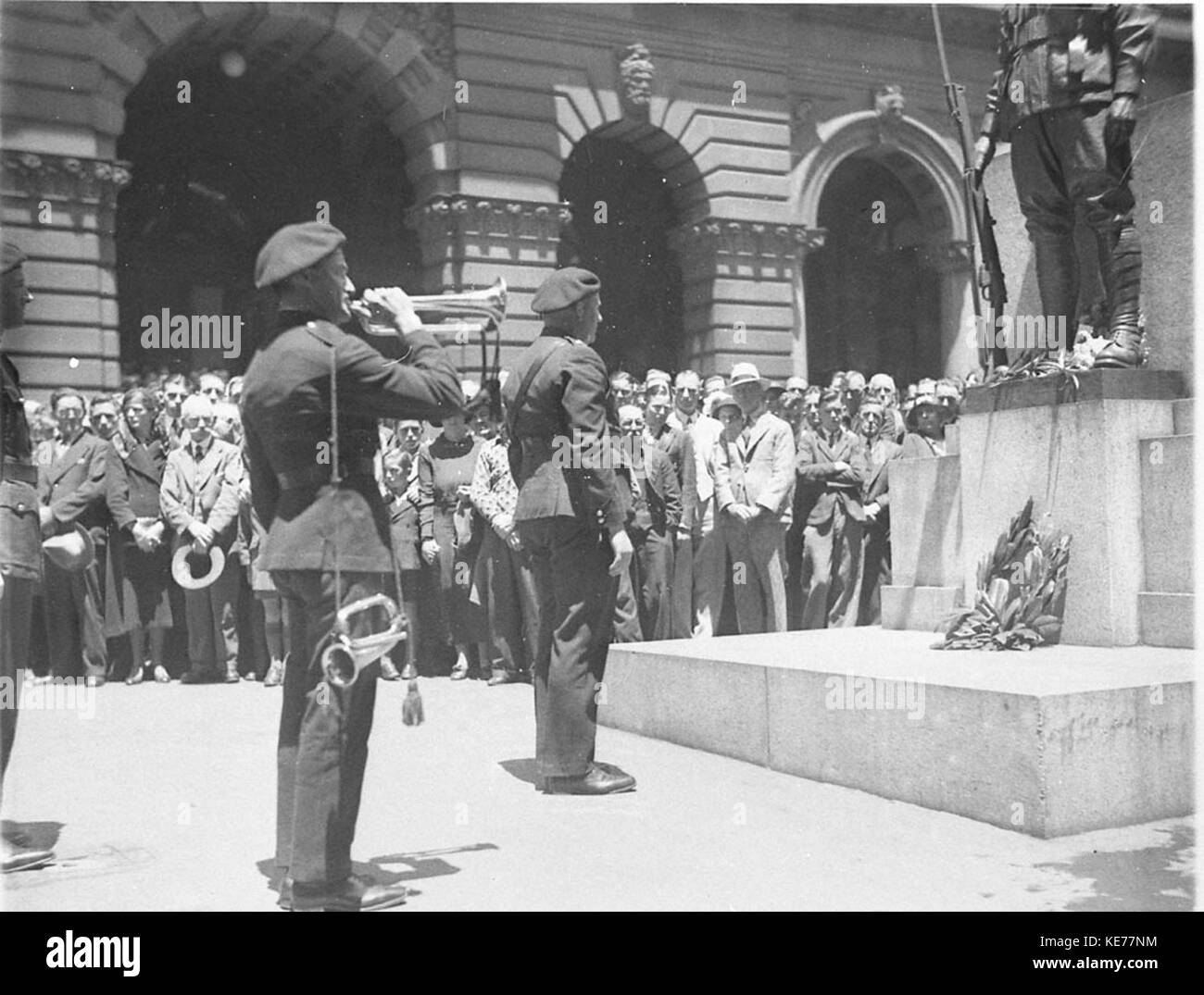 9585 Bugler of the Australian Tank Corps blows Last Post Stock Photo ...