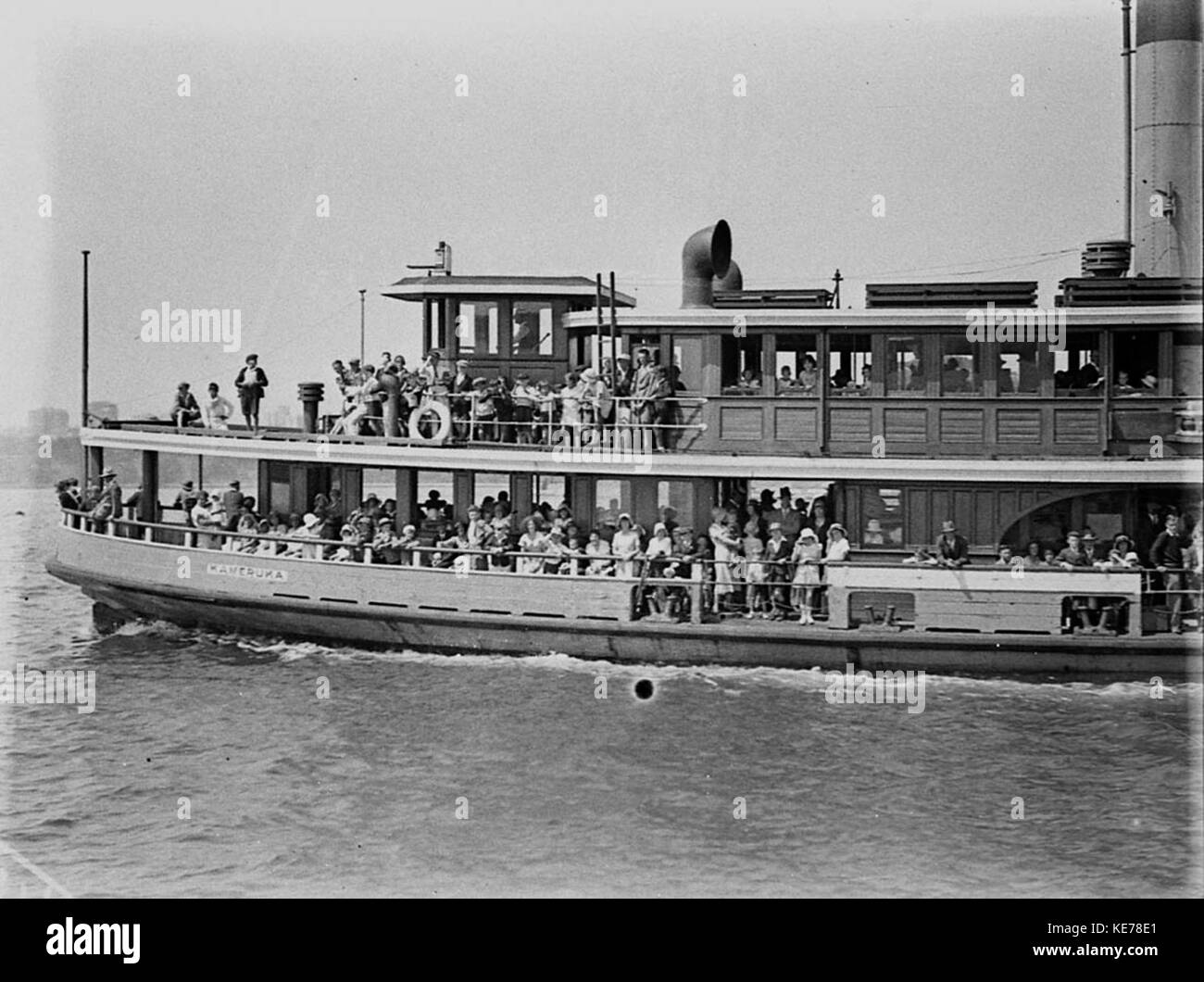 51783 Crowded Sydney ferry Kameruka berthing at Clifton Gardens Stock ...
