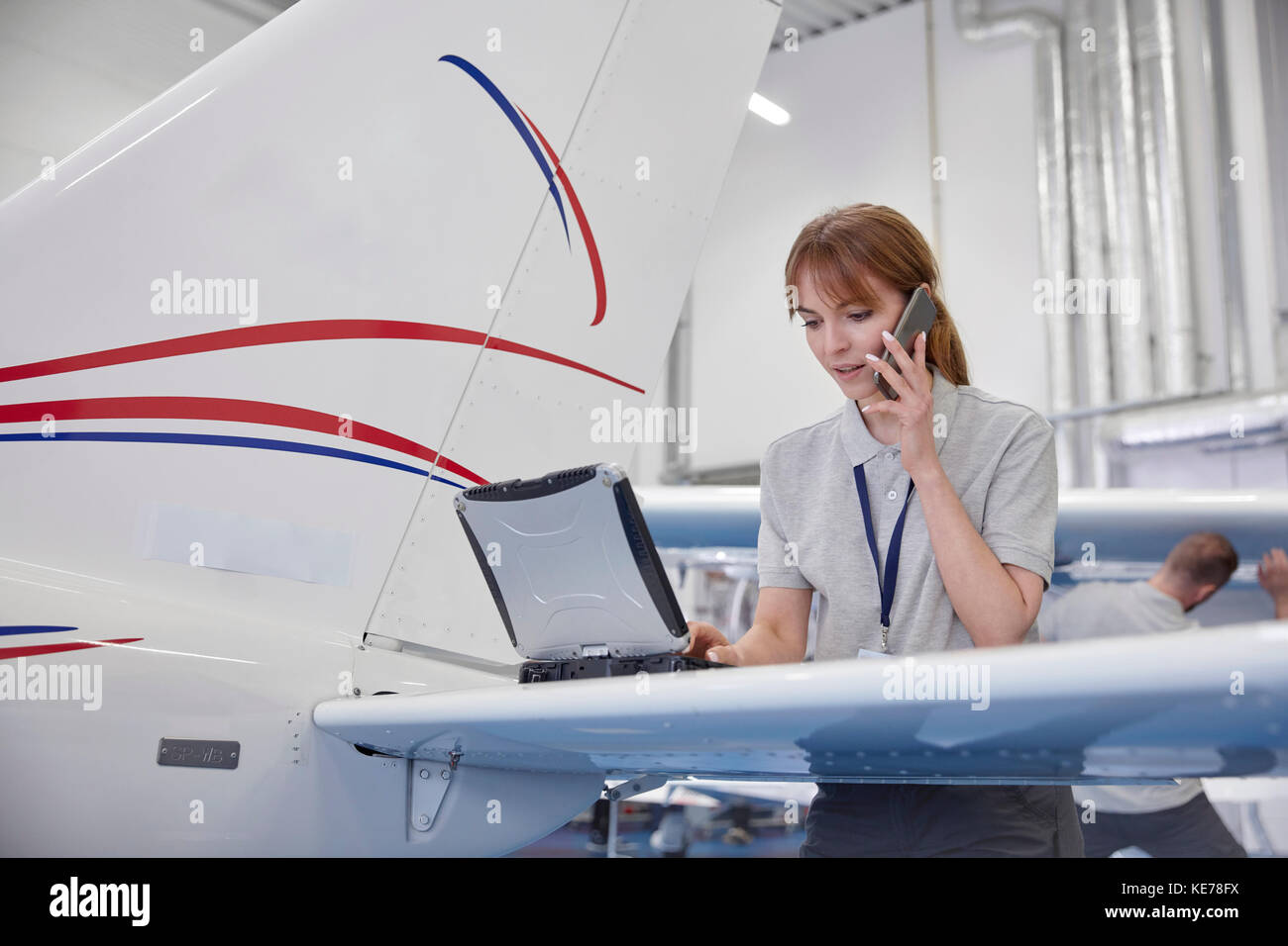 Female airplane mechanic hi-res stock photography and images - Alamy
