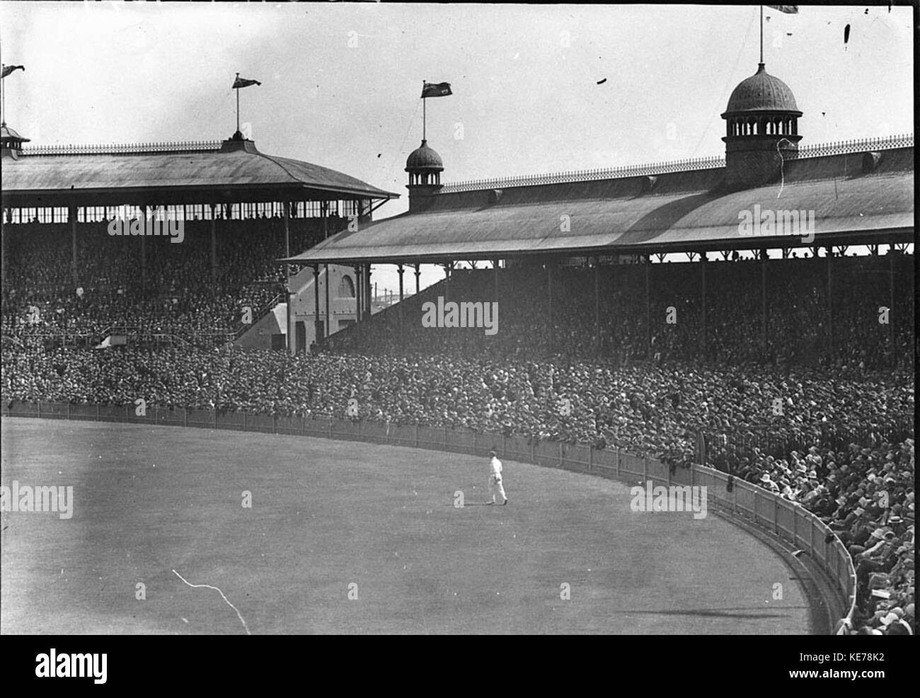 8633 Dense crowd at SCG for test cricket Stock Photo - Alamy
