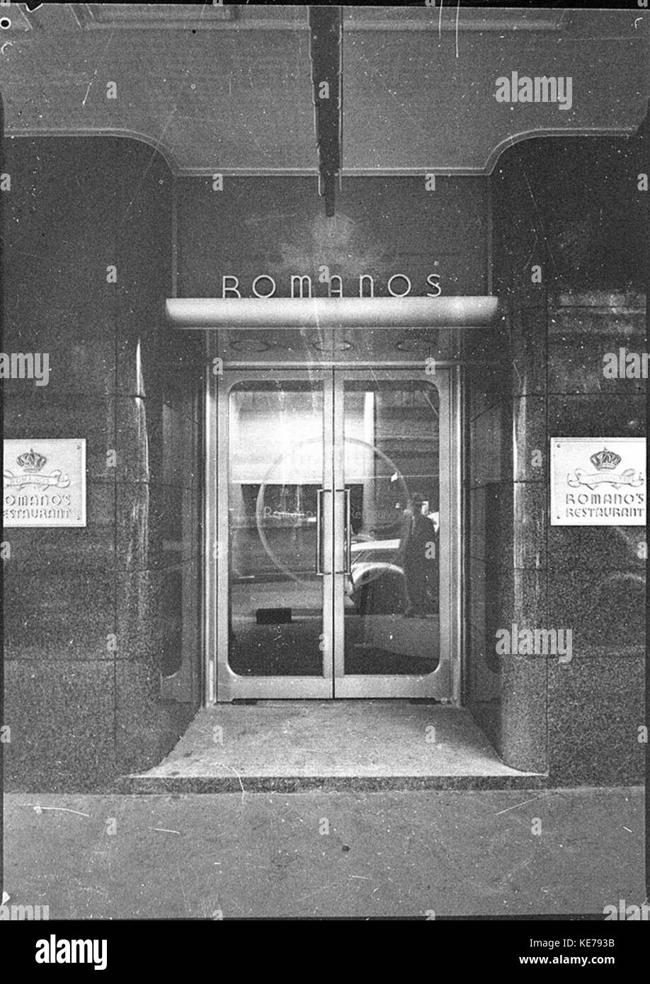 Restaurant customer experience Black and White Stock Photos & Images ...