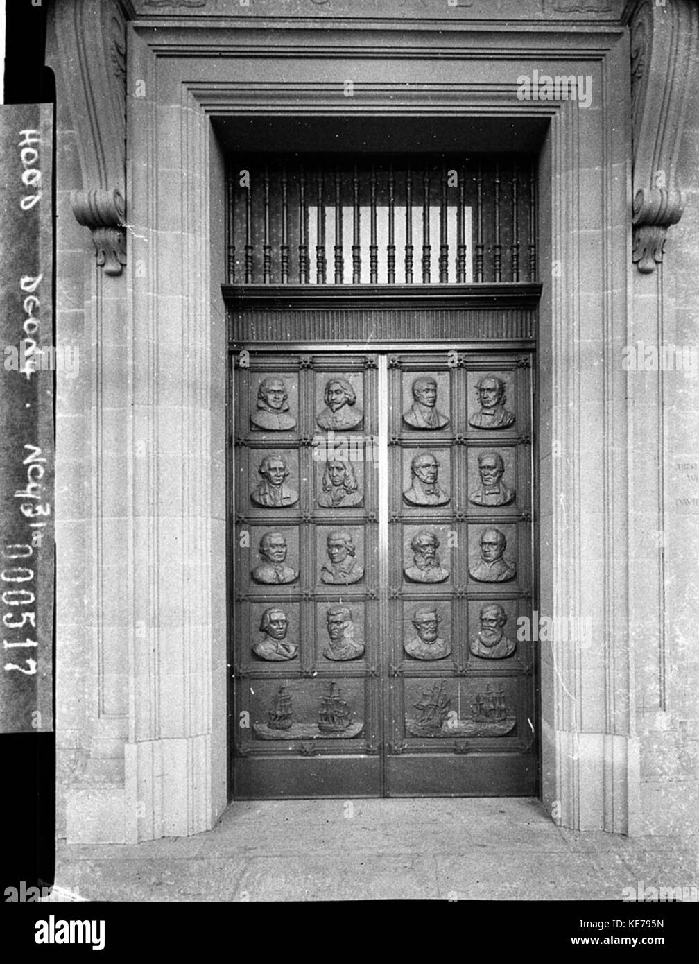 12979 Exterior Public Library of NSW showing the bronze entrance doors ...