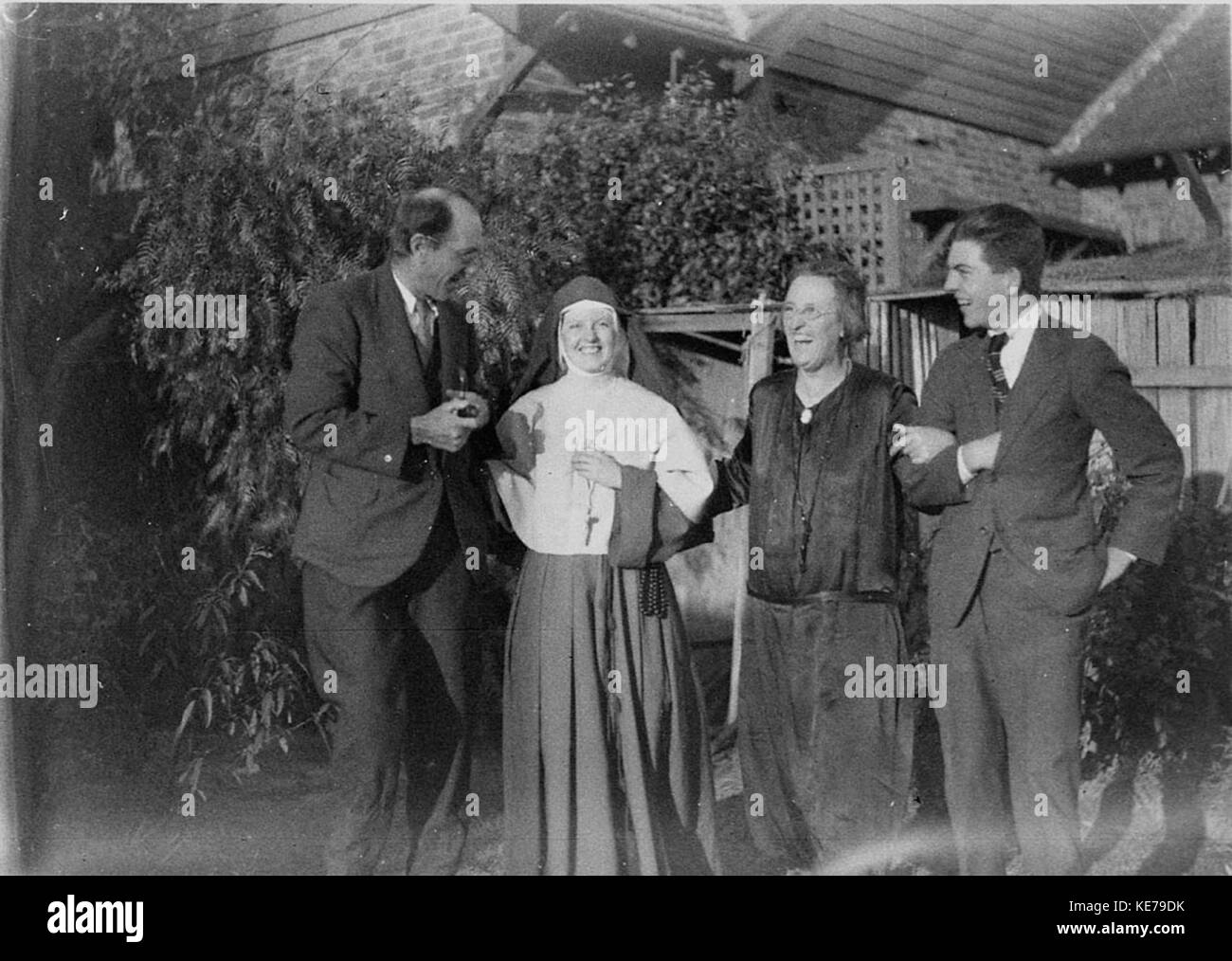 51752 Freda with her family Mr and Mrs Fred Heesh and 10 children Fred ...