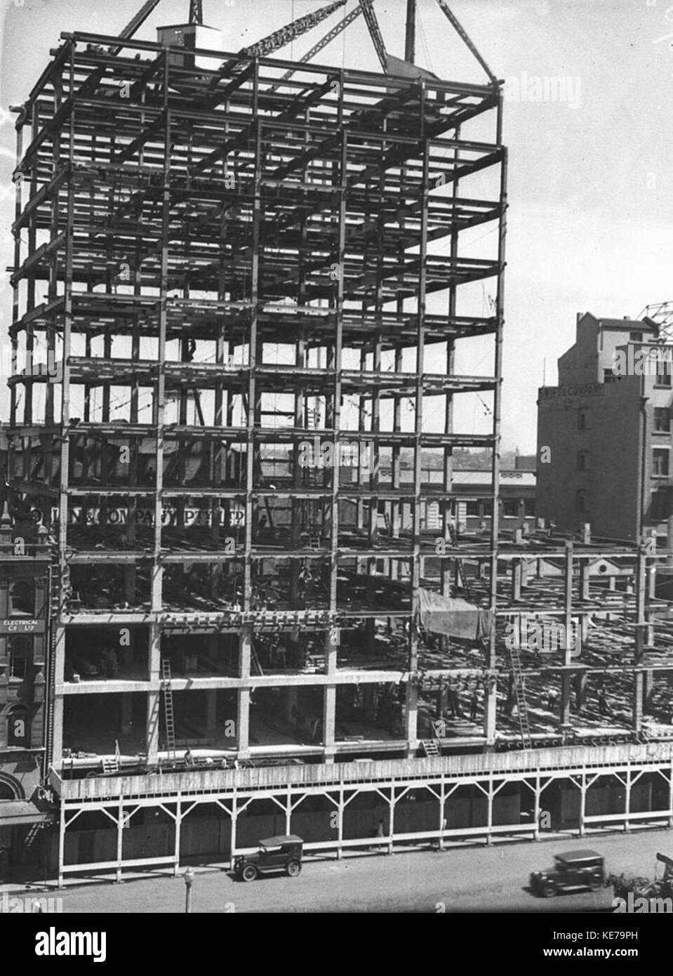 New building construction work Black and White Stock Photos & Images ...