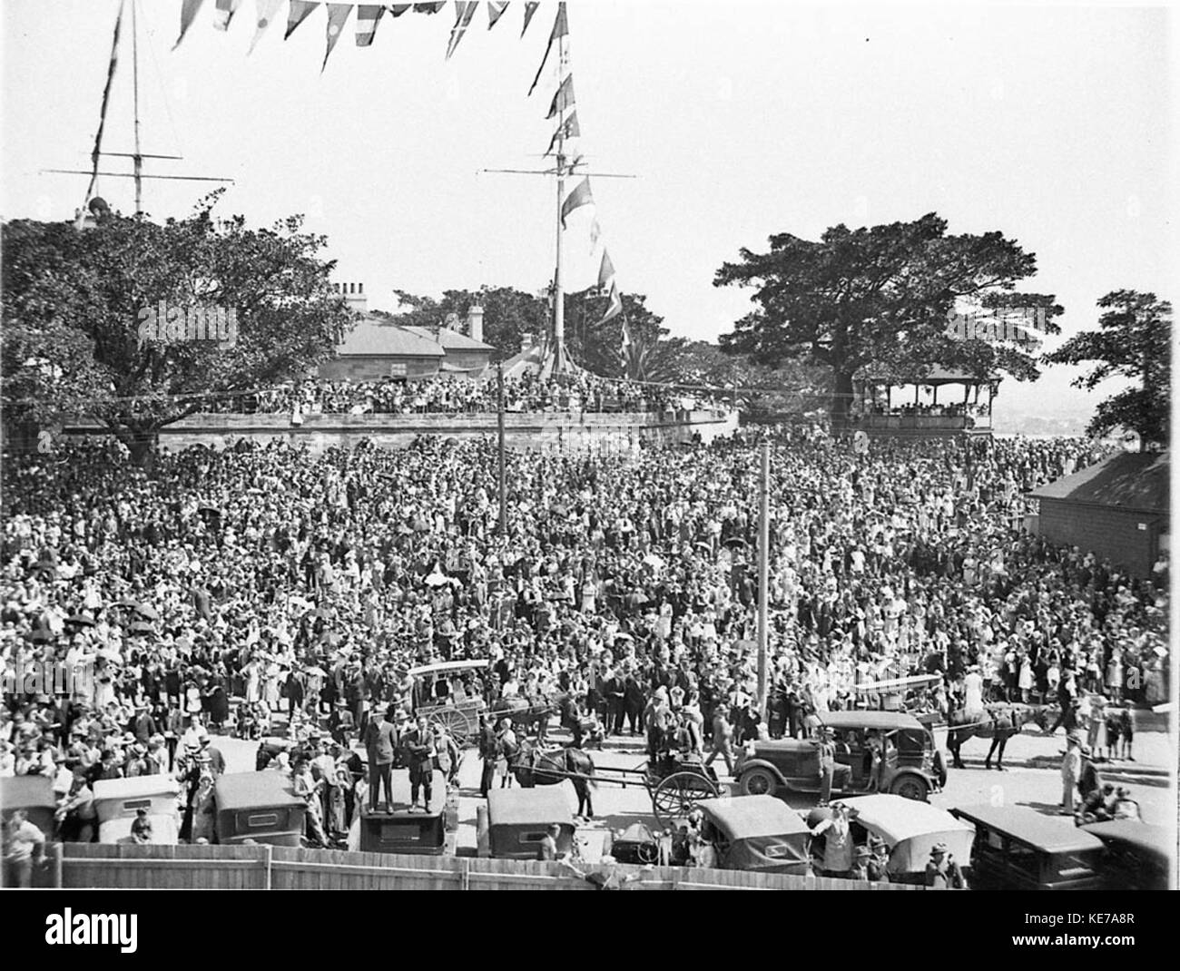 Crowd size Black and White Stock Photos & Images - Alamy