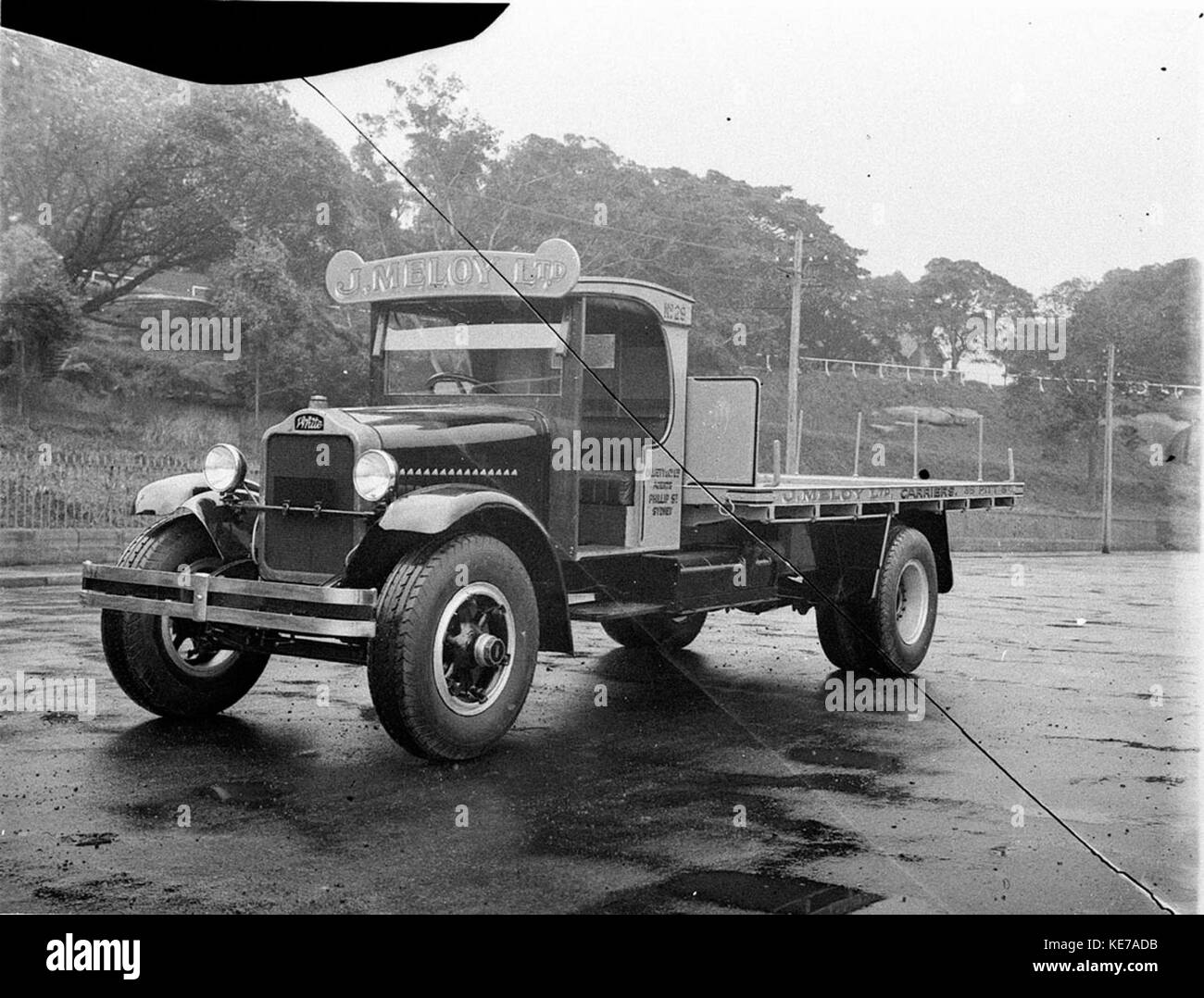 White commercial vehicles hi-res stock photography and images - Alamy