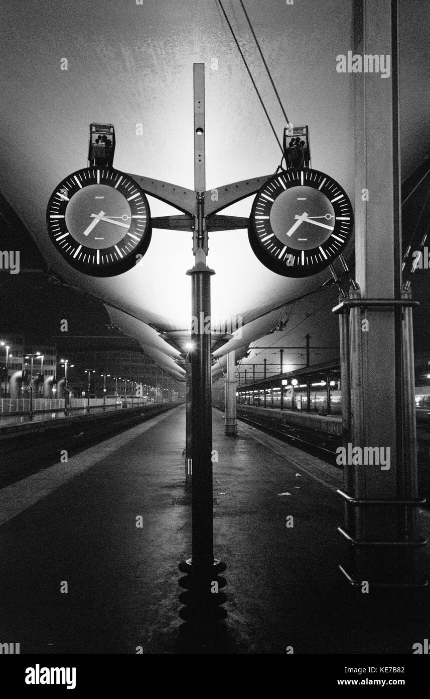 GARE DE LYON PARIS - EMPTY PLATFORM - PARIS TRAIN STATION - STATION ...