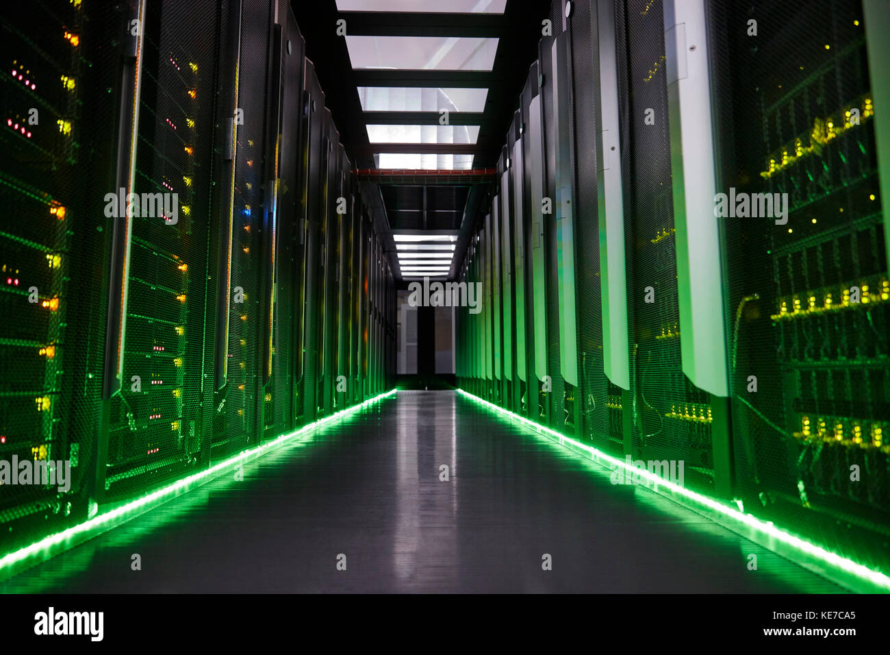 Server room dark hi-res stock photography and images - Alamy
