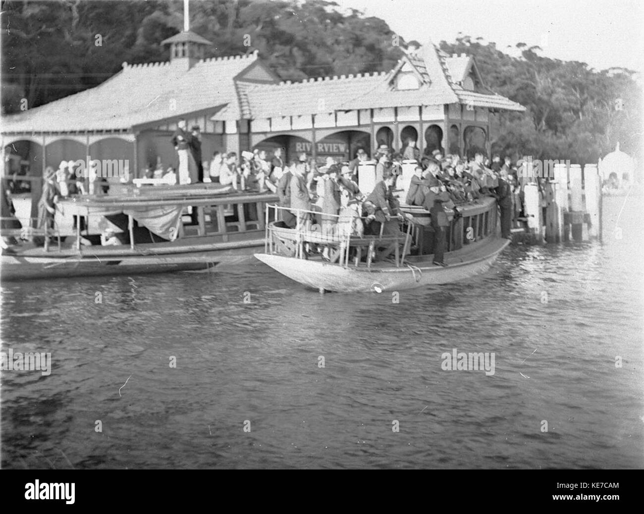 43707 Riverview spectators on their launch Stock Photo - Alamy 43707 Riverview spectators on their launch Stock Photo - Alamy