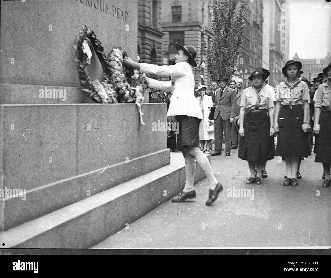 23190 Scouts overseas placing wreath on Cenotaph Stock Photo - Alamy