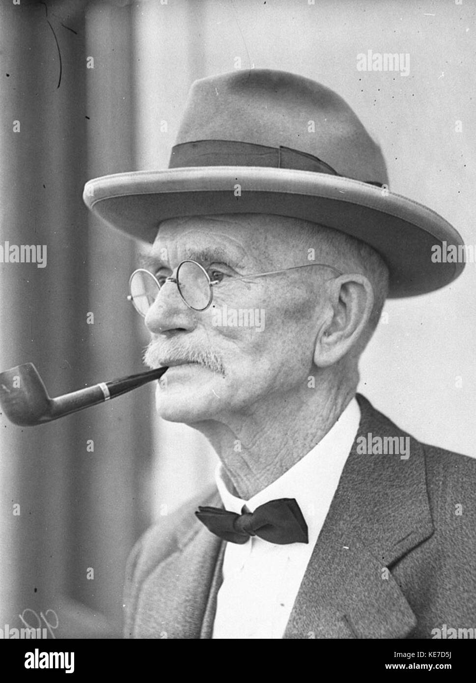 42931 Study of old man with a pipe Stock Photo - Alamy
