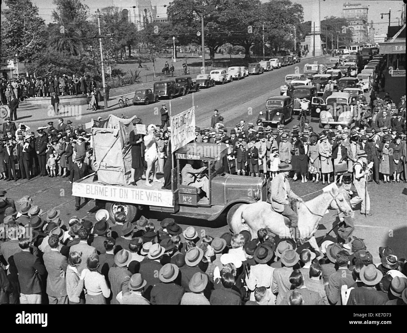 26022 Sydney University Commem Commemoration Day procession through ...