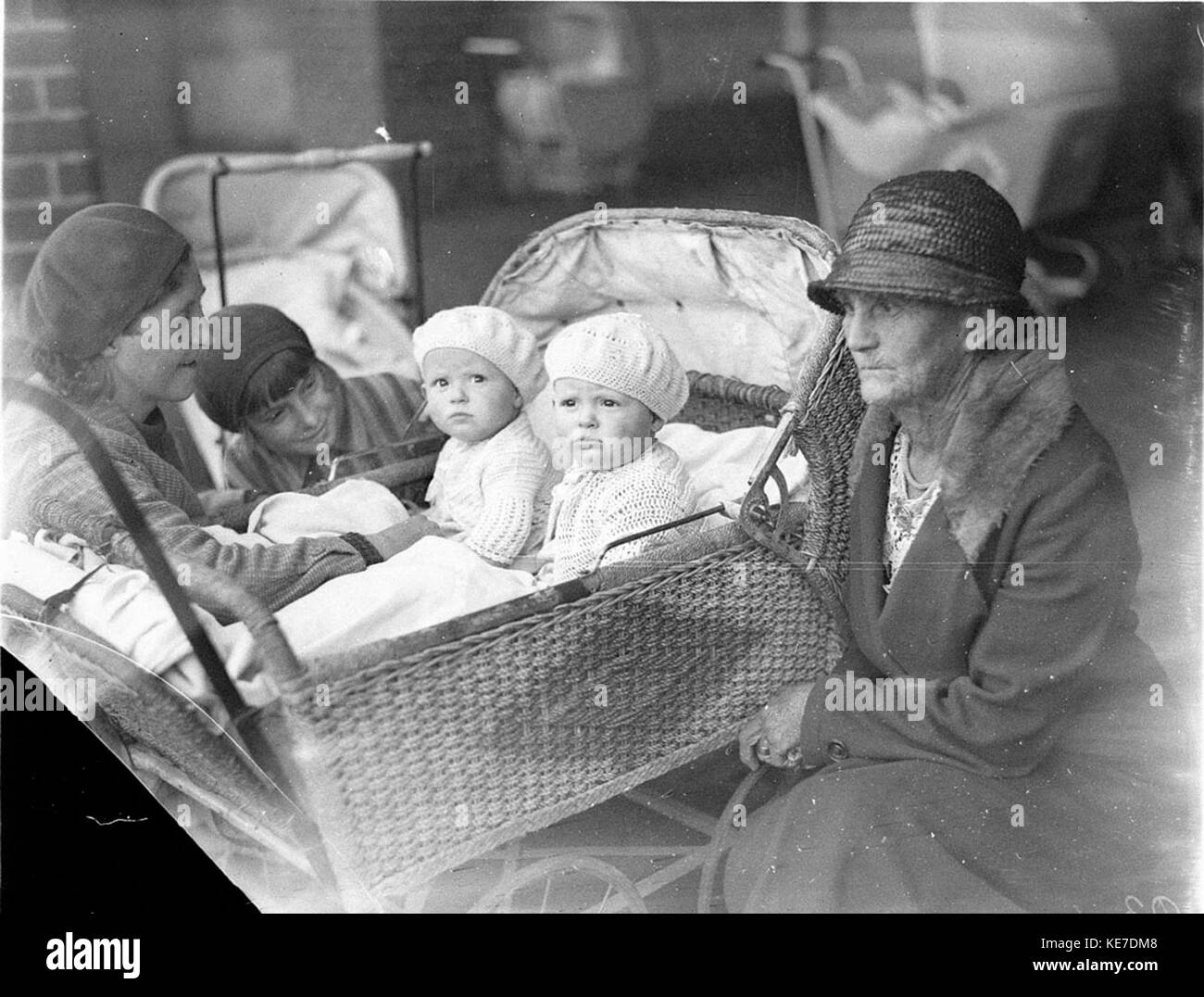 7152 Twins in pram Stock Photo - Alamy