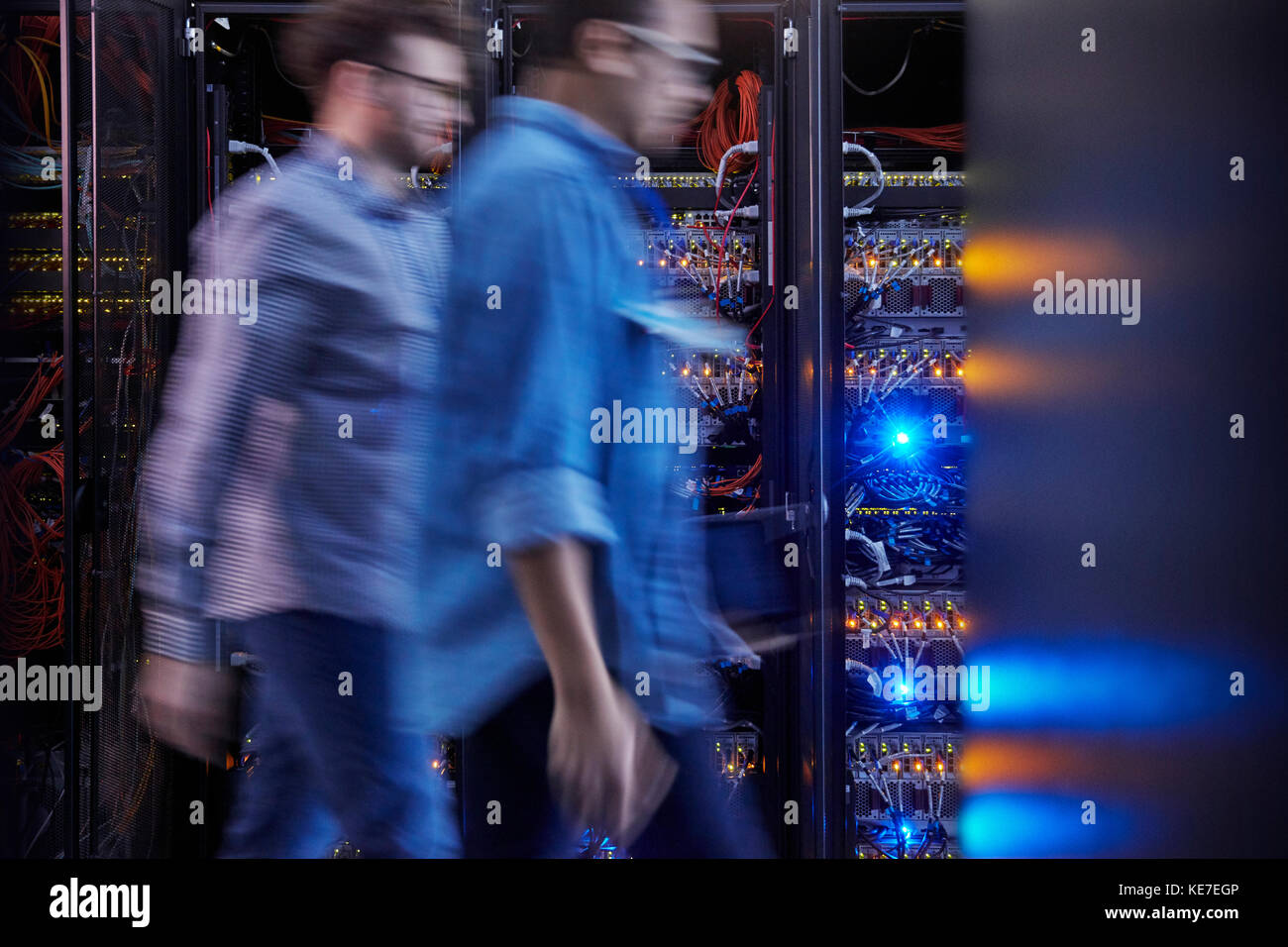 Server room hi-res stock photography and images - Alamy