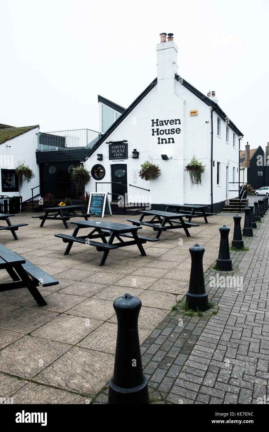 Havern House Inn on Mudeford Quay Dorset Stock Photo - Alamy