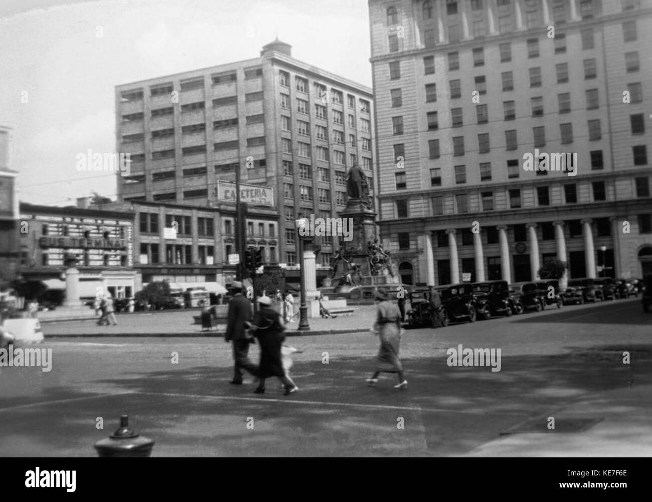 Friends and Family. Phillips Square BAnQ P48S1P495 Stock Photo - Alamy
