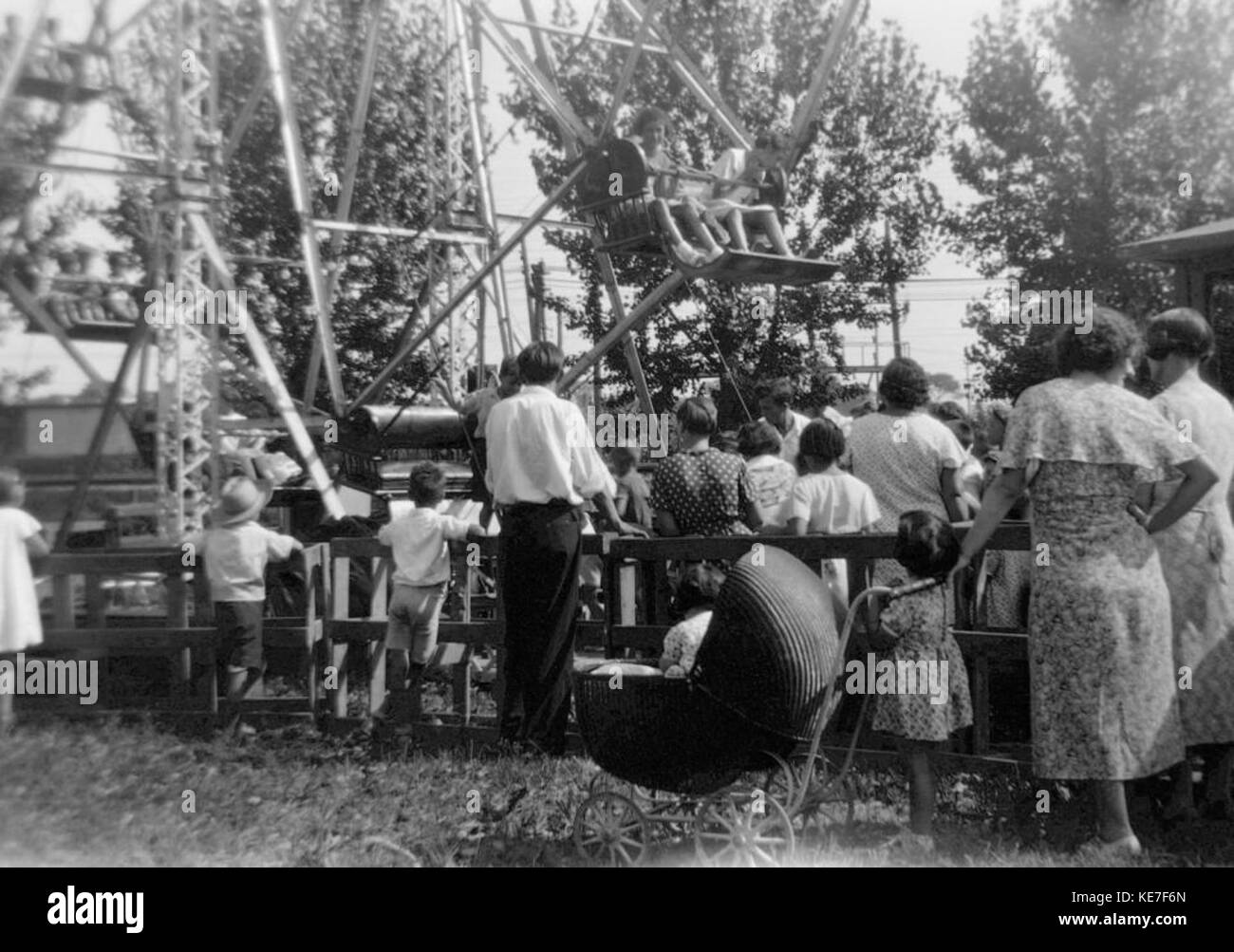 Fairground family hi-res stock photography and images - Alamy