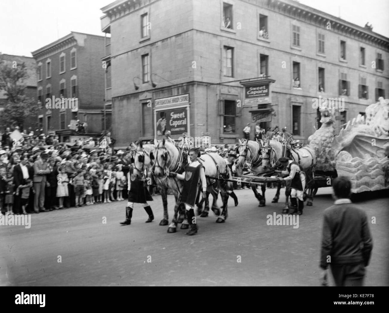 Friends and Family and Trips. Parade St Jean Baptiste BAnQ P48S1P00694 ...