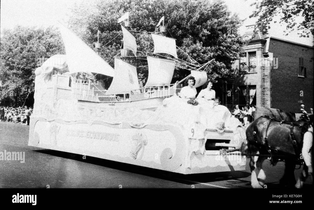 People parade float Black and White Stock Photos & Images - Alamy
