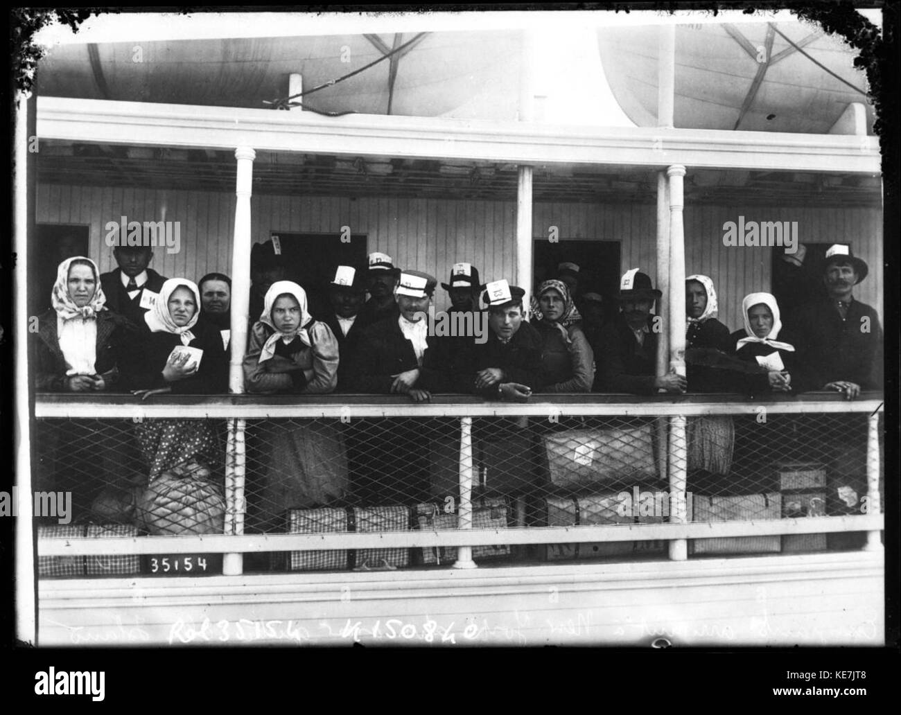 Ellis island immigrants 1900s hi-res stock photography and images - Alamy