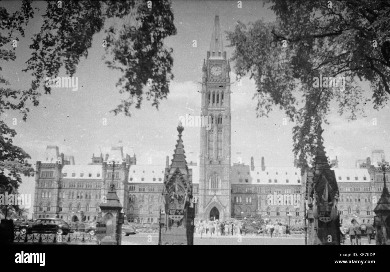 View parliament buildings ottawa Black and White Stock Photos & Images ...