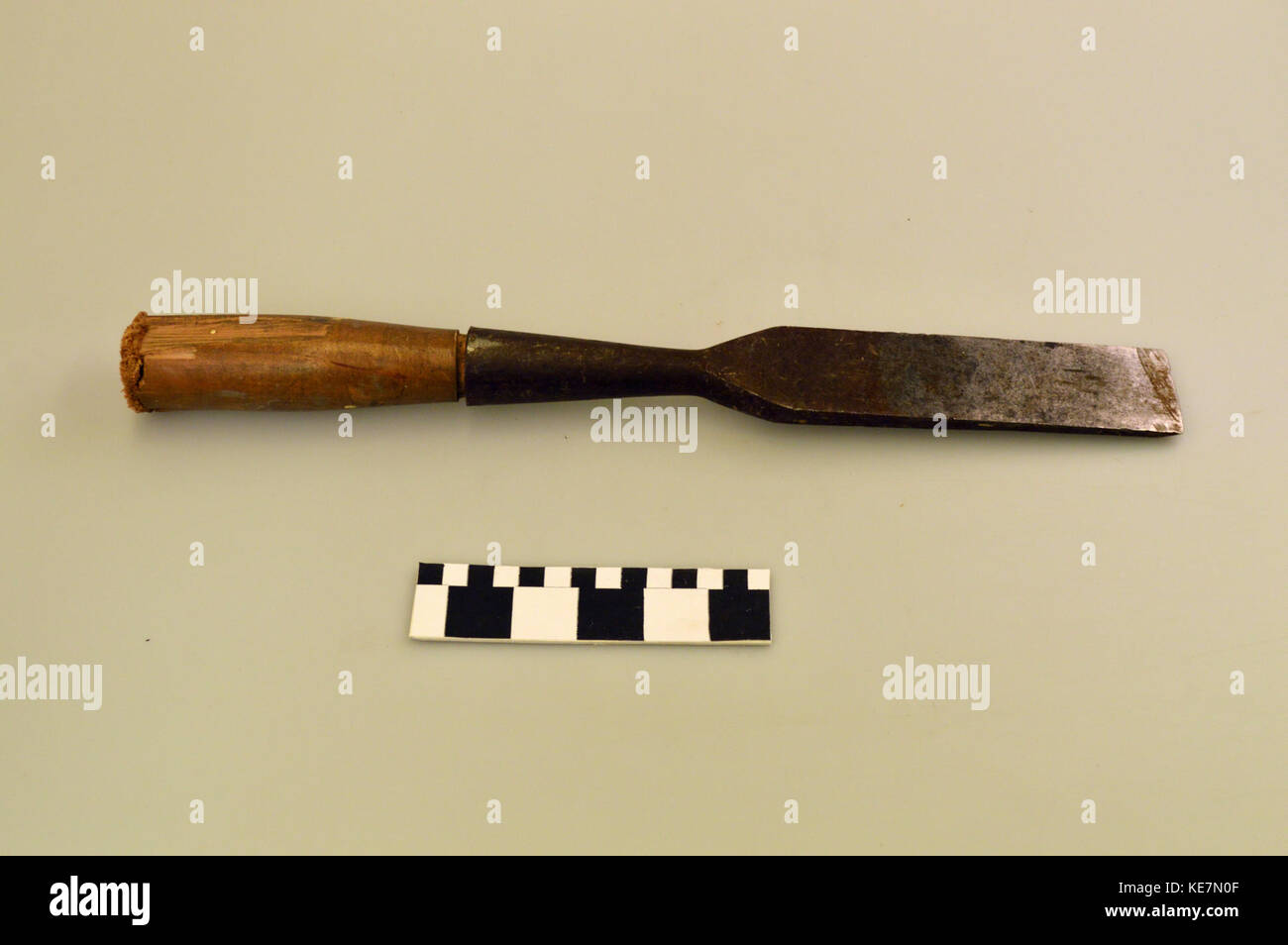 Hewing hi-res stock photography and images - Alamy