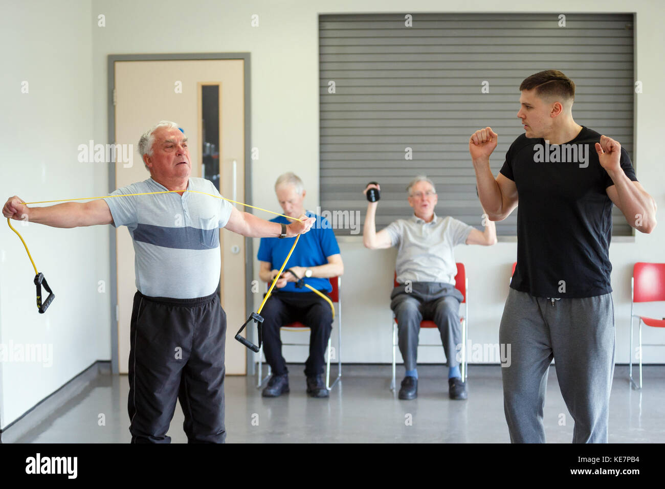 Elderly exercise group men hi-res stock photography and images - Alamy