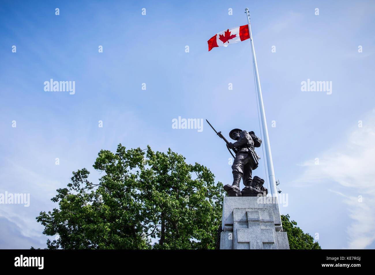 Canada statue canadian world war hi-res stock photography and images ...