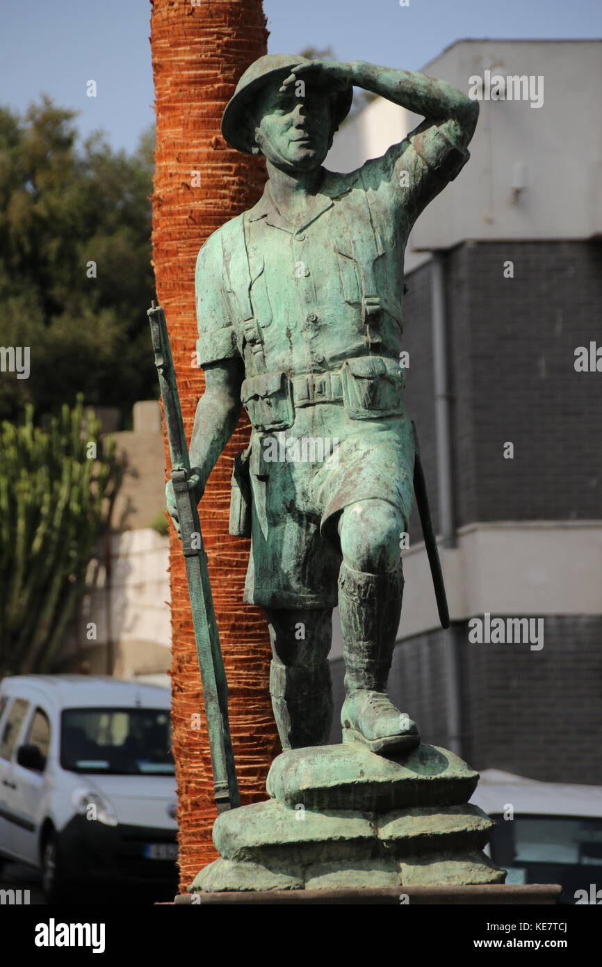 Gibraltar statue soldier hi-res stock photography and images - Alamy