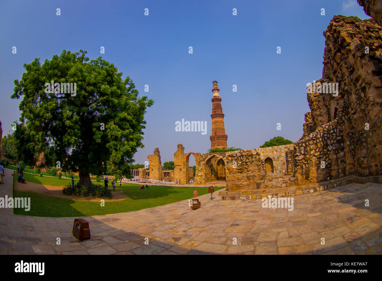 DELHI, INDIA - SEPTEMBER 25 2017: Beautiful view of Qutub Minar tower ...