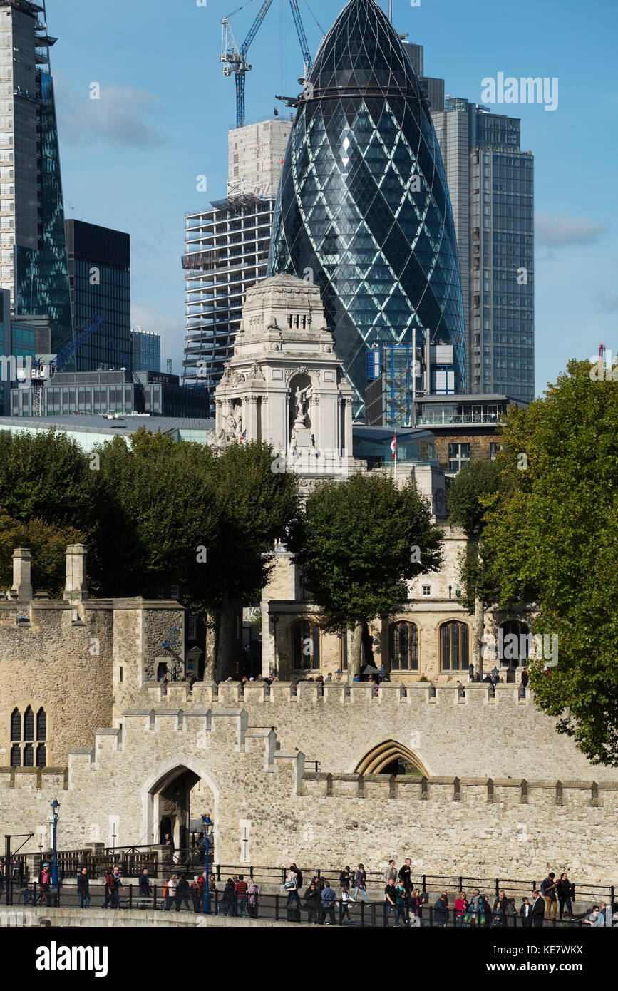 30 st mary axe the gerkin hi-res stock photography and images - Alamy