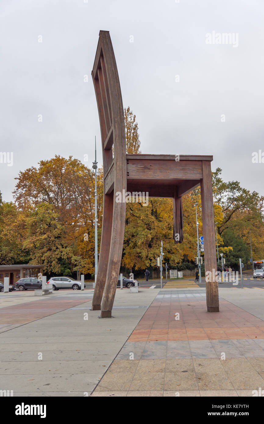 United nations place famous broken chair hi-res stock photography and ...
