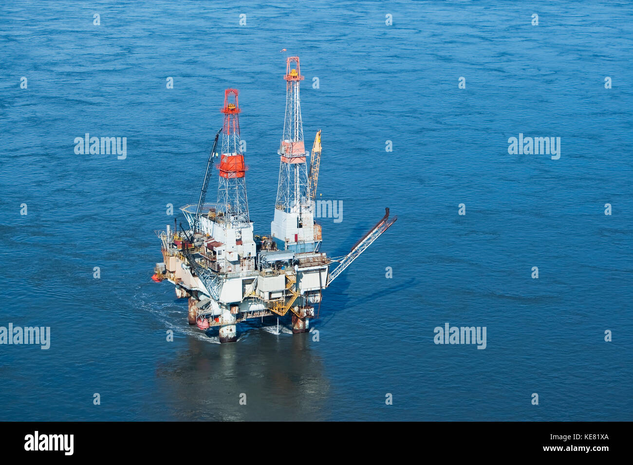 Alaska offshore oil rig hi-res stock photography and images - Alamy