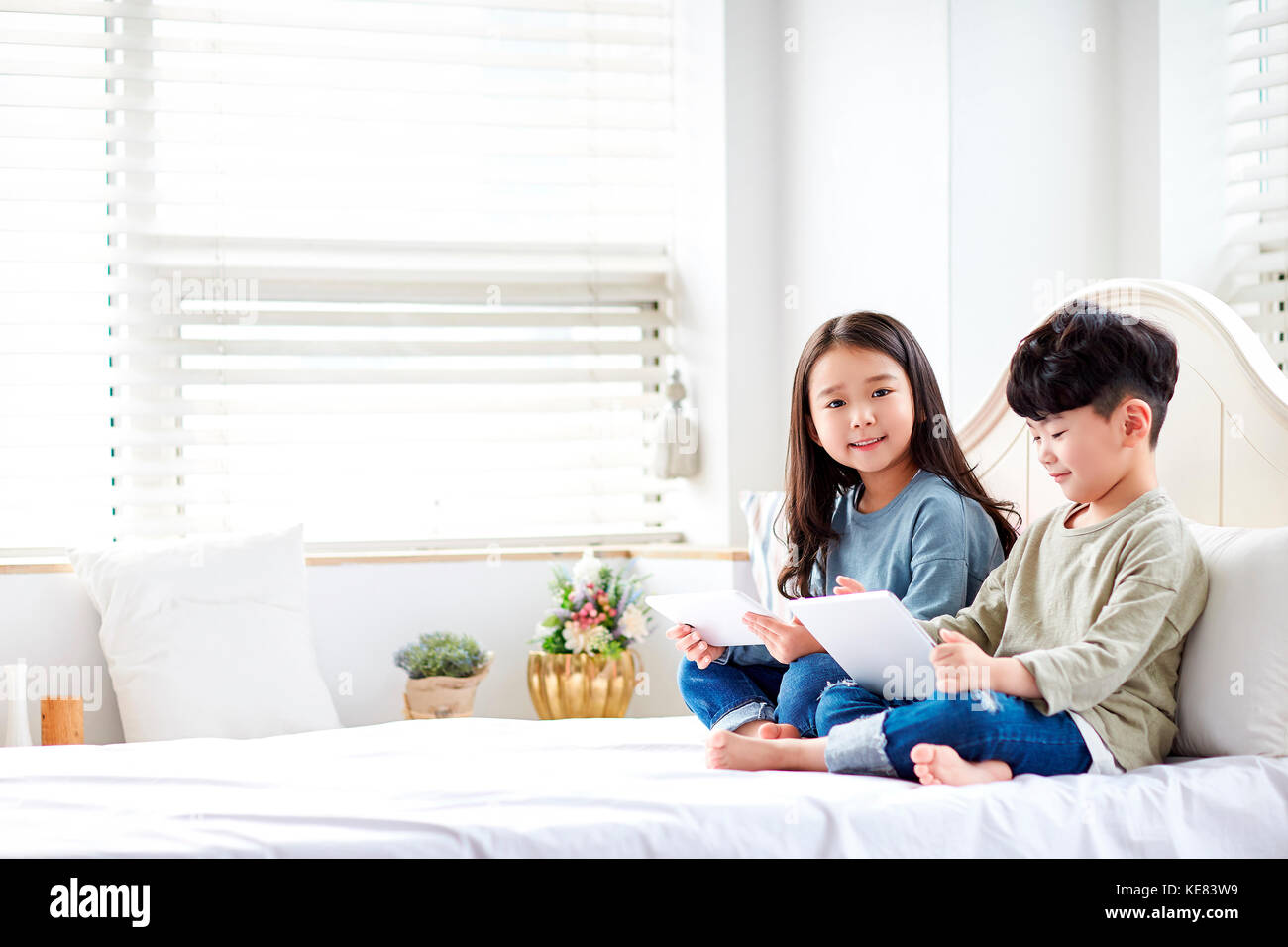 Boy girl bed tablets hi-res stock photography and images - Alamy