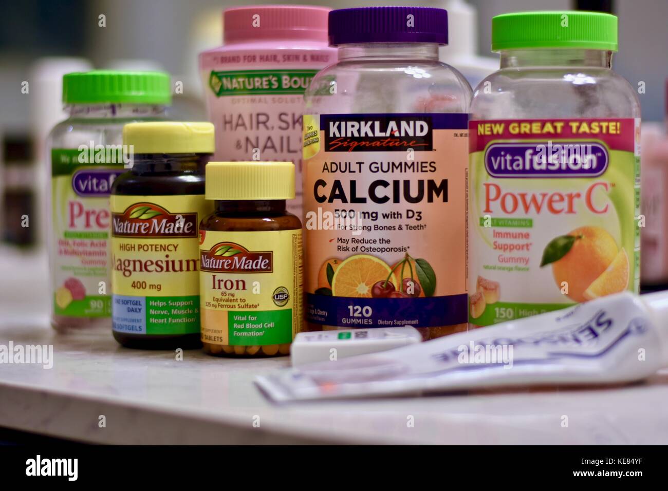 Vitamin supplements hi-res stock photography and images - Alamy