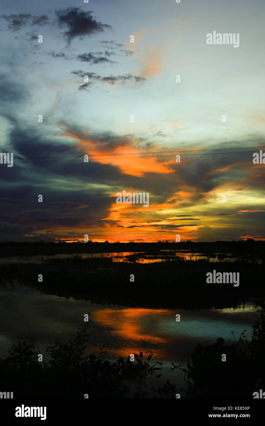 The beautiful sunset at the Tonle Sap Lake Stock Photo - Alamy