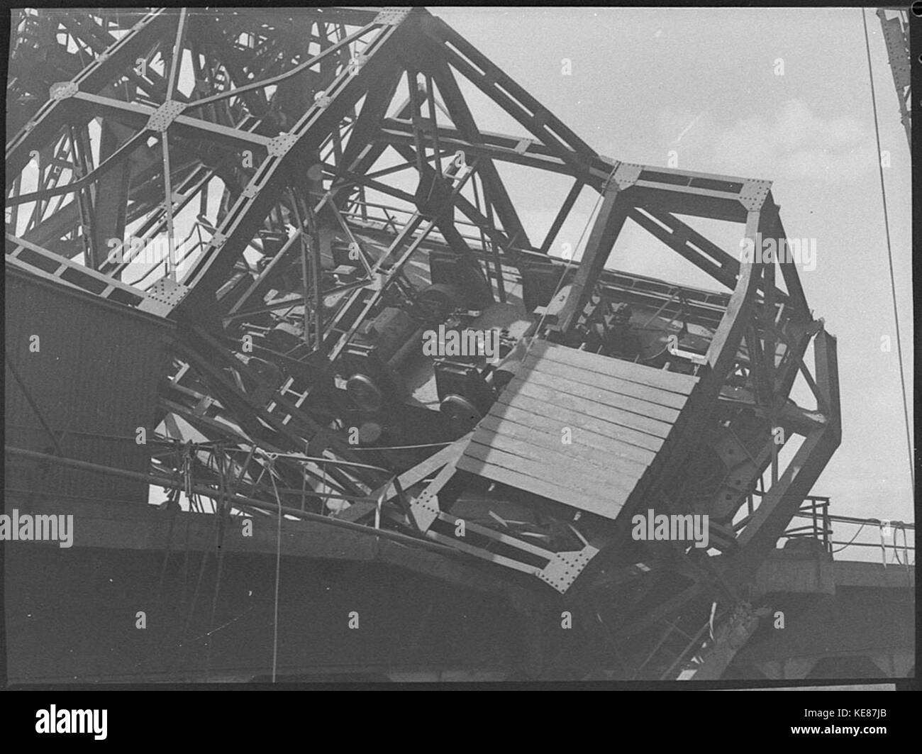 Crash crane Black and White Stock Photos & Images - Alamy