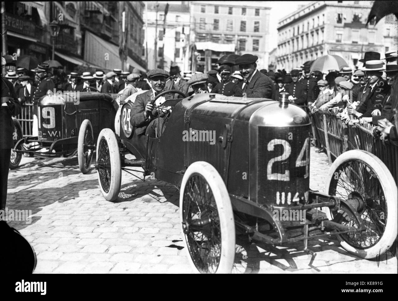 Arthur Duray at the 1913 Grand Prix de France at Le Mans (2 Stock Photo ...