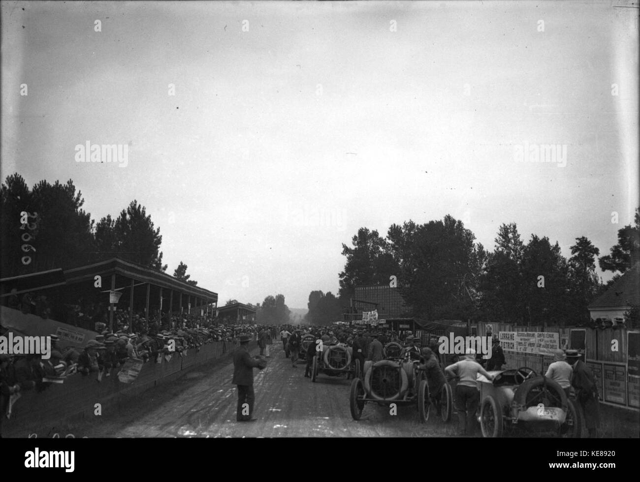 Grid at the 1913 Grand Prix de France at Le Mans Stock Photo - Alamy