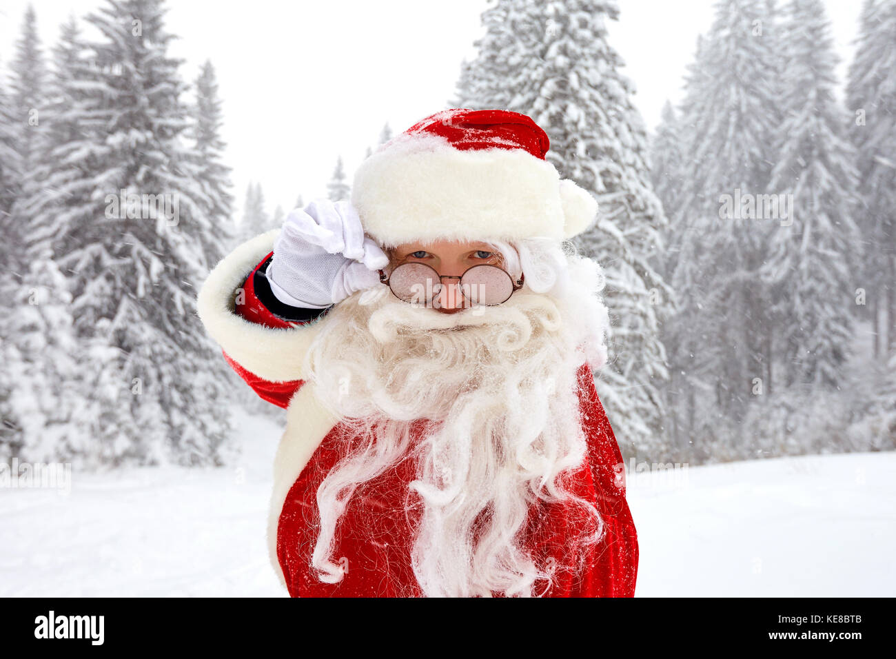Santa claus in the snow hi-res stock photography and images - Alamy