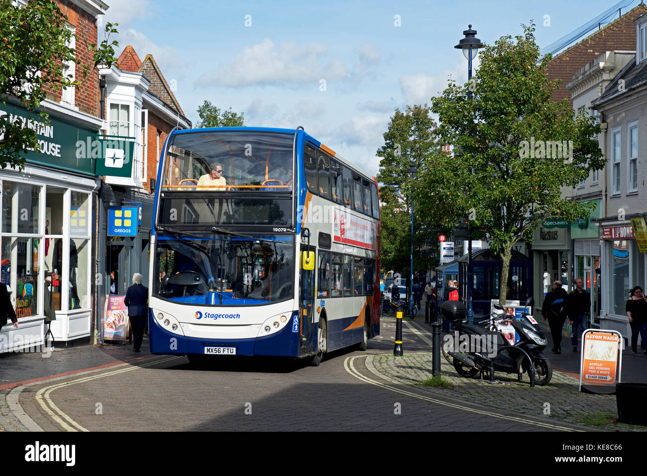 Alton town centre hampshire england hi-res stock photography and images ...