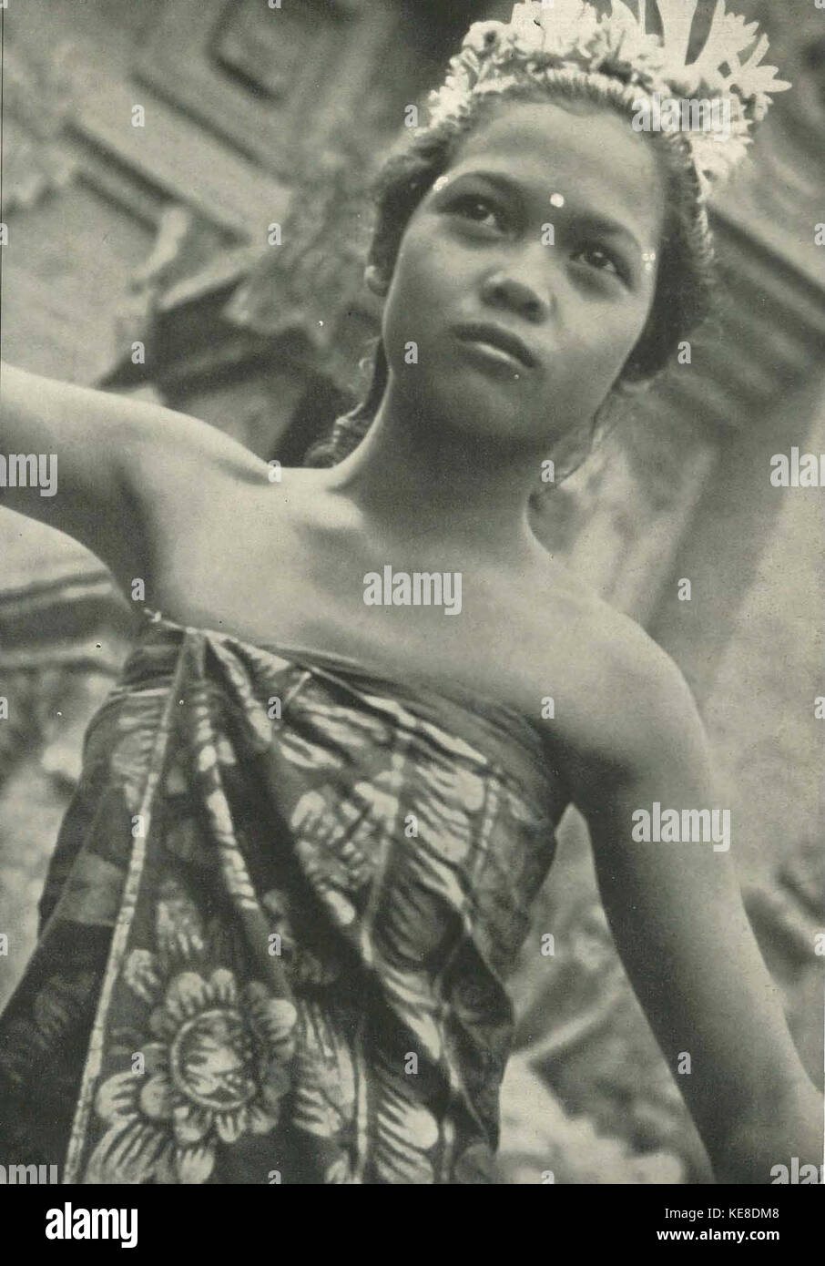 Indonesian dancer, Wanita di Indonesia p109 (Charles Breyer Stock Photo ...