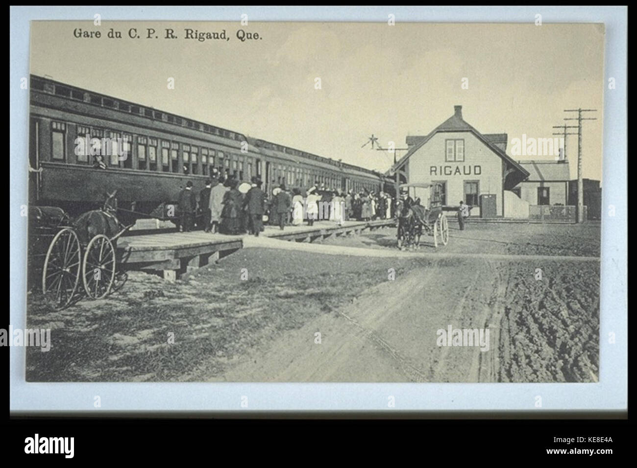 Gare de rigaud carte postale Stock Photo - Alamy