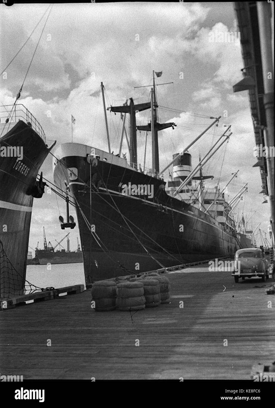 Cargo ships sea vessel Black and White Stock Photos & Images - Alamy