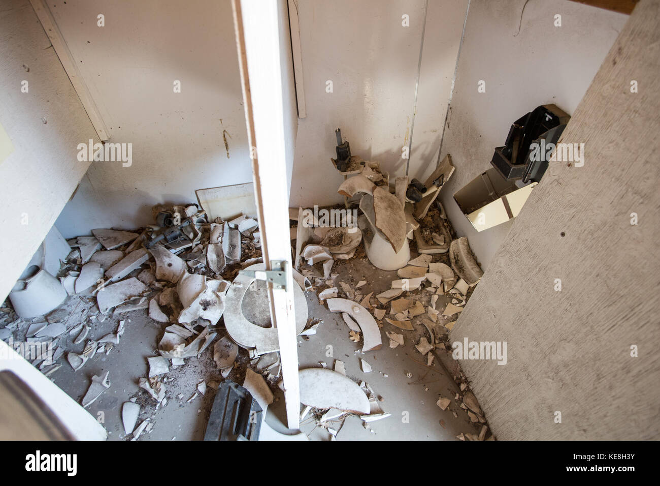 Vandalised toilet hi-res stock photography and images - Alamy